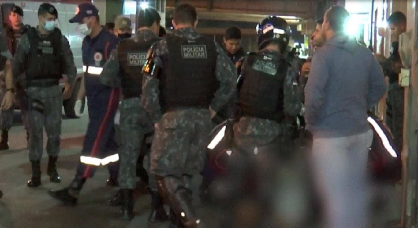 Policial reage a tentativa de assalto e mata suspeito em Caruaru; veja imagens