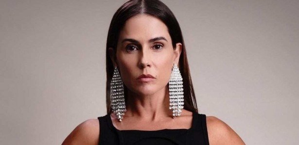 Deborah Secco Exibe Corpão Curte Praia De Fio Dental Milimétrico E
