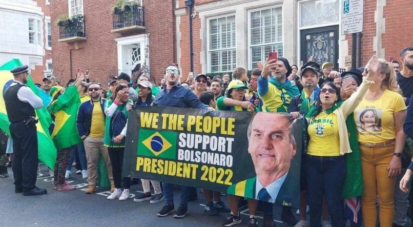 VÍdeo Britânico Discute Com Apoiadores De Bolsonaro E Pede Que